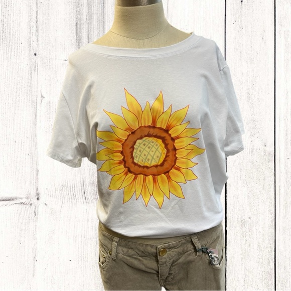 Yolly | Tops | Nwt White Cotton Blend Sunflower Tshirt Size Os Fits Med ...